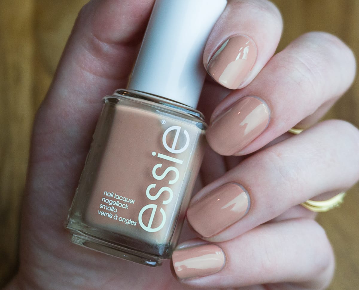 Essie Spring 2022 swatches ('Flight of fantasy') - Noae Nails