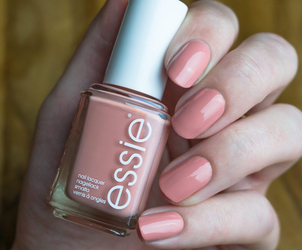 Essie Spring 2022 swatches ('Flight of fantasy') - Noae Nails