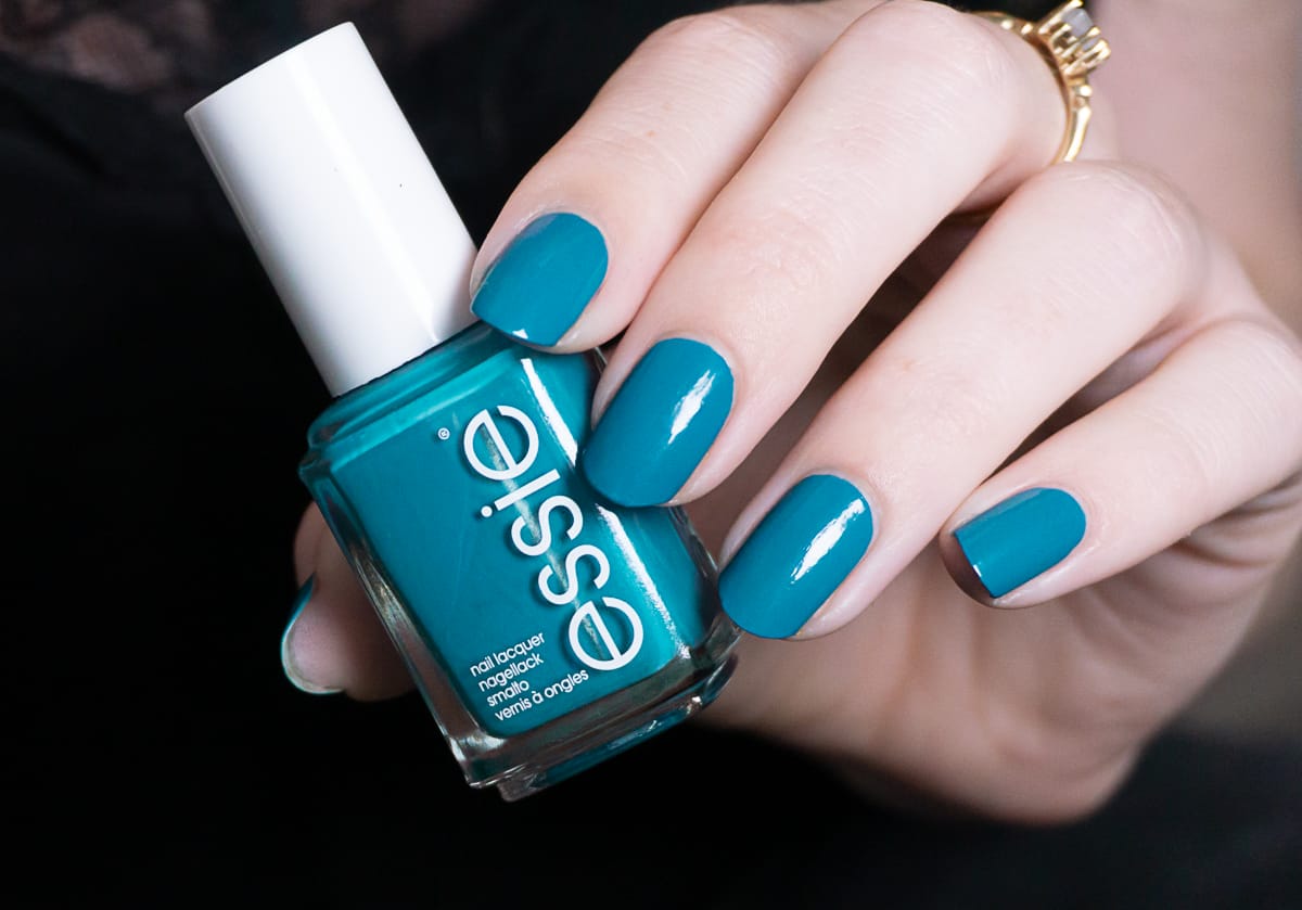 Swatches of the Essie Summer 2022 'Isle see you later' collection ...